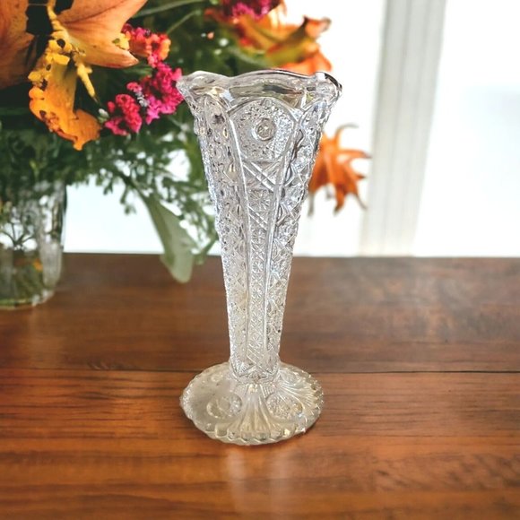 Unbranded | Accents | Vtg 8h Footed Crystalglass Daisy Button Bud Vase ...